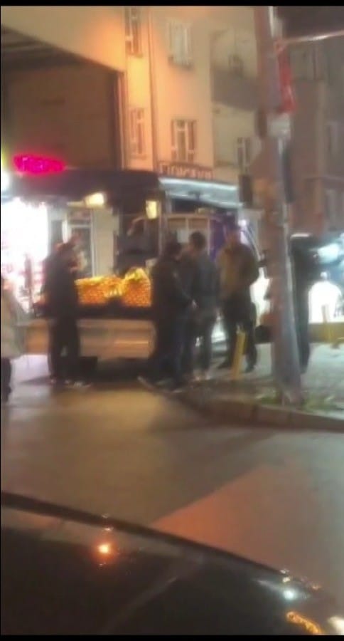 Bursa’da pazarcıların yer kavgası sokağı boks ringine çevirdi – Bursa ...