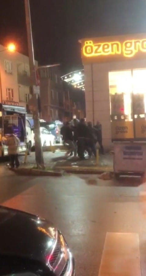 Bursa’da pazarcıların yer kavgası sokağı boks ringine çevirdi – Bursa ...