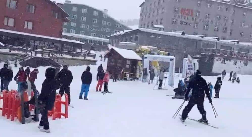 Uludağ’a beklenen kar gelince kayak pistleri doldu – Bursa'ya Dair Her ...