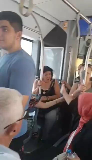 Bursa’da otobüste yer tartışması kadınları birbirine düşürdü – Bursa'ya ...