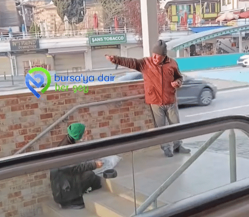 Bursa’da dilencilerin yer kavgası kamerada: “Allah seni yataktan ...